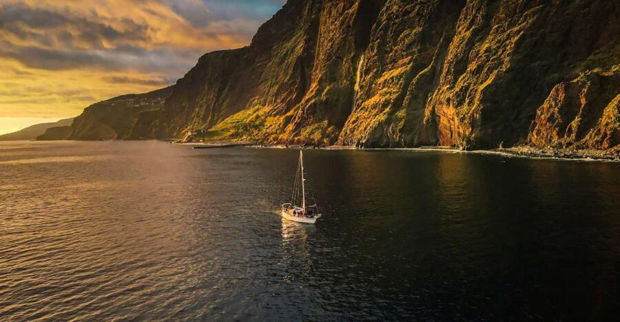Funchal: Sunset Sailing Tour