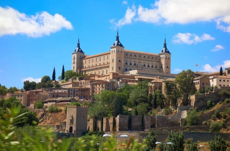 Hello Toledo: Private 2-Hour City Walk with Local Guide