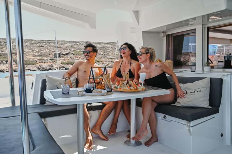 Heraklion Luxury Catamaran to Dia: Gourmet Lunch & Open Bar