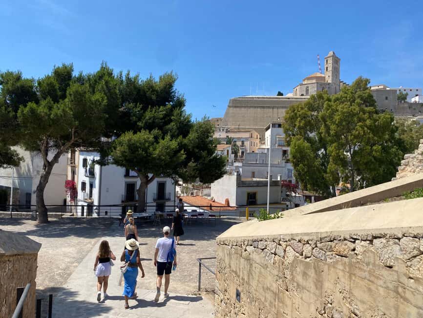 Ibiza: Dalt Vila Walking Tour with Sangría/Sangría Workshop