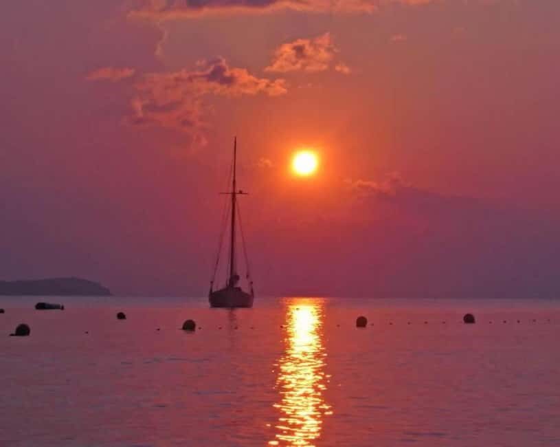 Ibiza: Sunset Private Sailboat with Tapas & Open Bar
