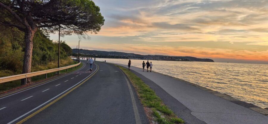 Izola: Sunset Coastal Run to Koper with Local Gift