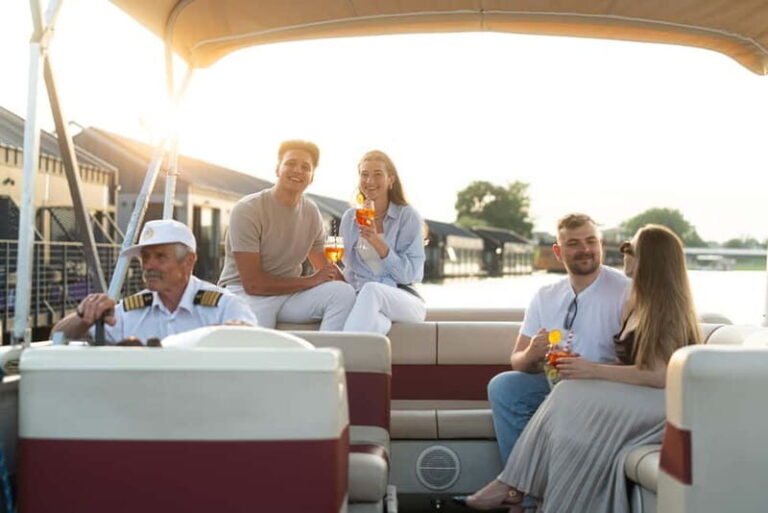 Kraków: River Cruise 30 minutes - Group Size, Timing, and Logistics