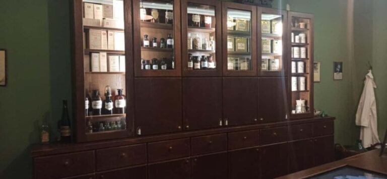 Krakow: Visit Apteka Pod Orlem in Italian - Exploring the Krakow Ghetto Pharmacy: An In-Depth Review