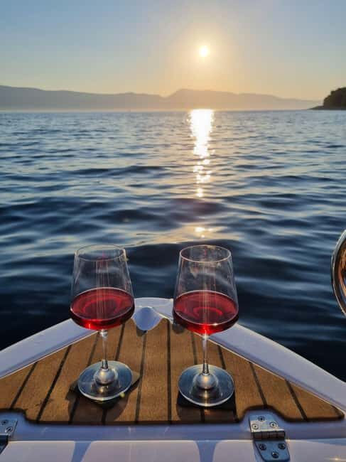 Krk: Sunset Boat Tour with wine, high chance of dolphins