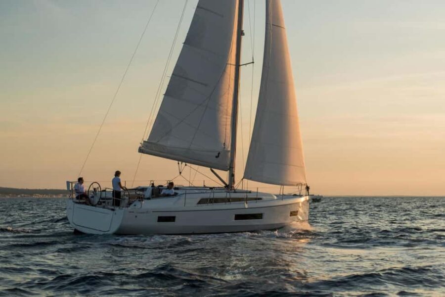 Lagos: Beneteau Oceanis 40.1 Private Sailing Experience