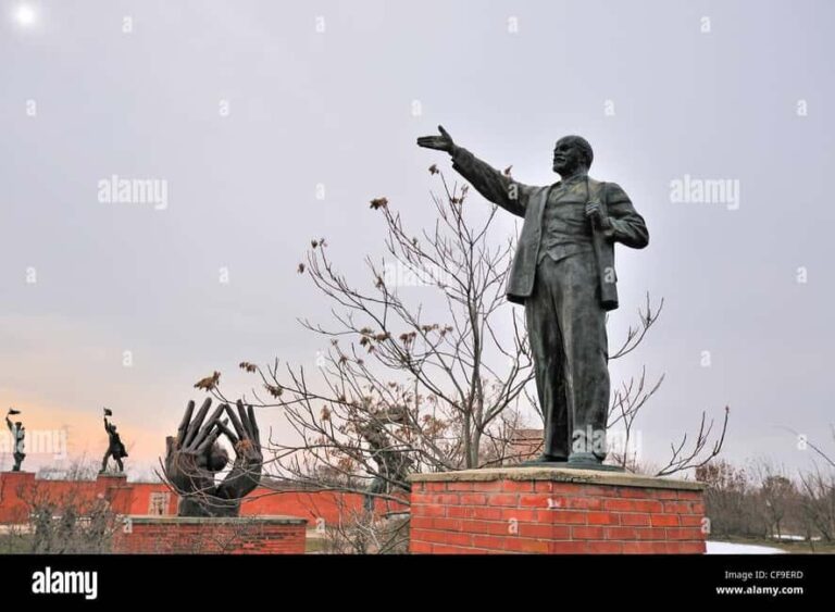 Life Behind the Iron Curtain, the communist Budapest private - An In-Depth Look at "Life Behind the Iron Curtain" Tour