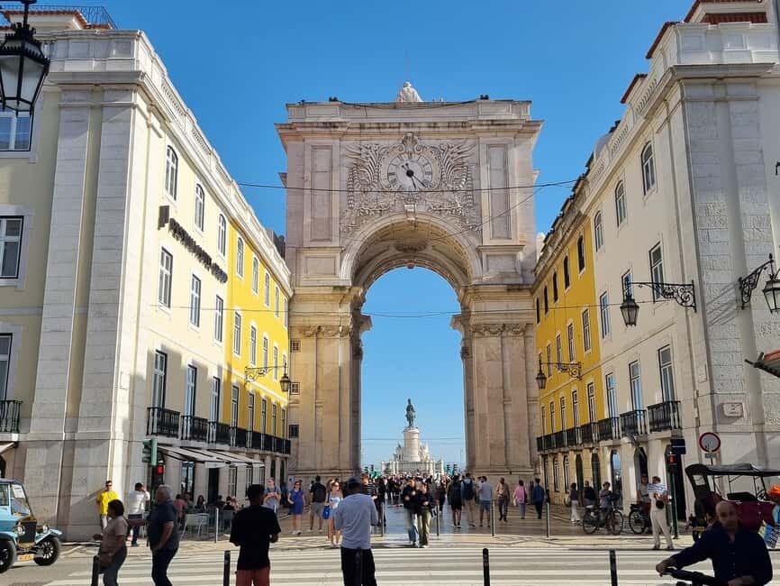Lisbon: Hidden Gems Walking Tour with Coffee & Pastries
