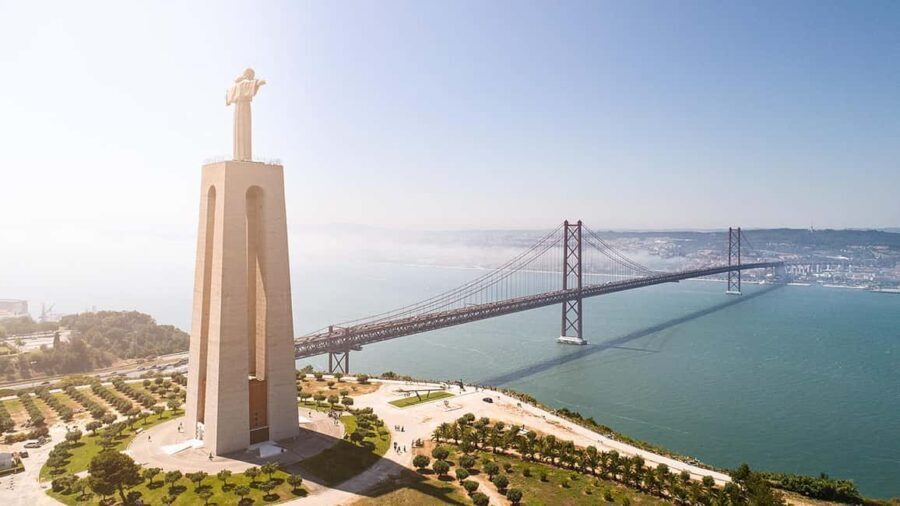 Lisbon: South of the City Historical Tour with Sunset Picnic