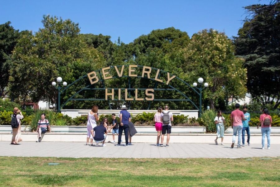 Los Angeles: Famous Neighbourhoods and Celebrity Homes Tours - What Makes This Tour Stand Out?