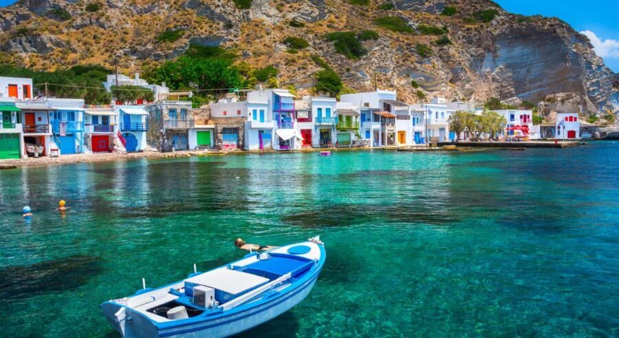 Milos: Kleftiko Half Day Catamaran Cruise with Lunch
