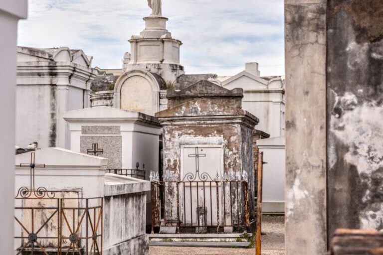 New Orleans: French Quarter Saints & Sinners History Tour - The Dark and the Delightful