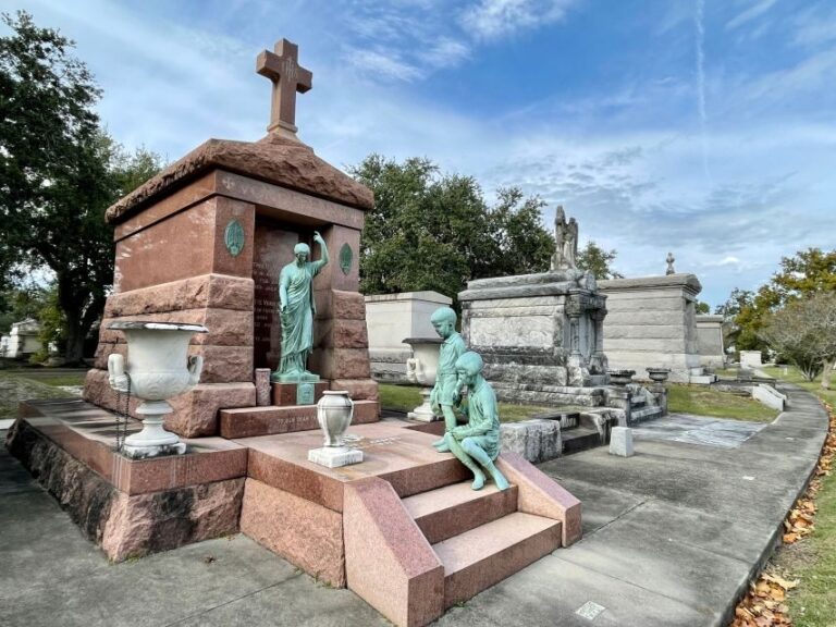 New Orleans: Millionaires Tombs of Metairie Cemetery Tour - Exploring Metairie Cemetery: What to Expect
