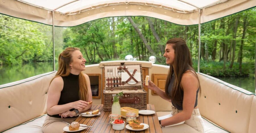 Oxford: Scenic Sightseeing Cruise with Gourmet Picnic