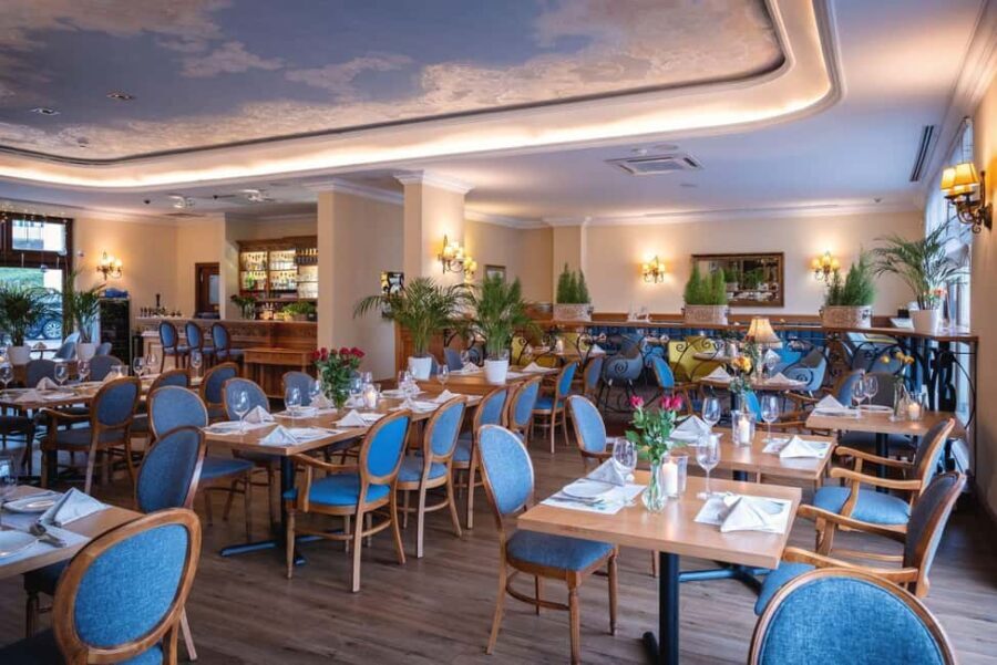 Pozna: Wine Tasting and Dinner in the Heart of Pozna