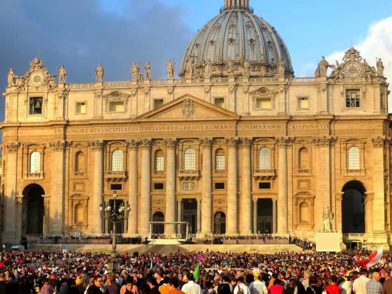 Rome: Papal Audience Guided Tour at St. Peters Square - Exploring the Square and Vatican Context