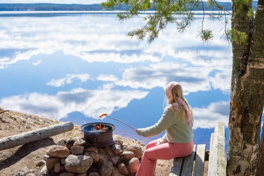 Saarijärvi: Scenic Lakeside Forest Walk with Campfire Food