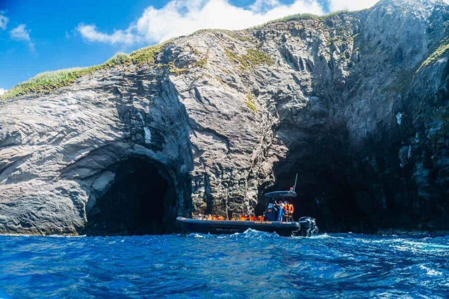 São Miguel: Private Romantic Cruise with Champagne