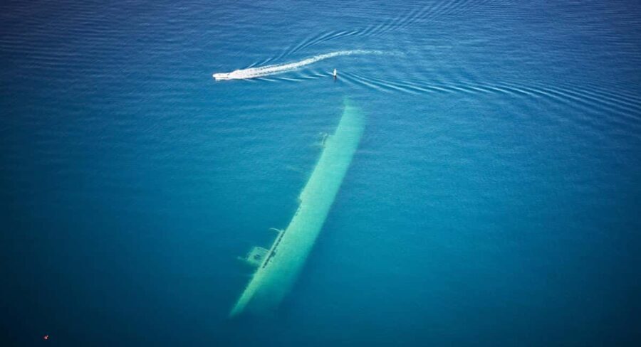 Sarandë: Cruise with Wine, Snorkel at Shipwreck & Swim Stops