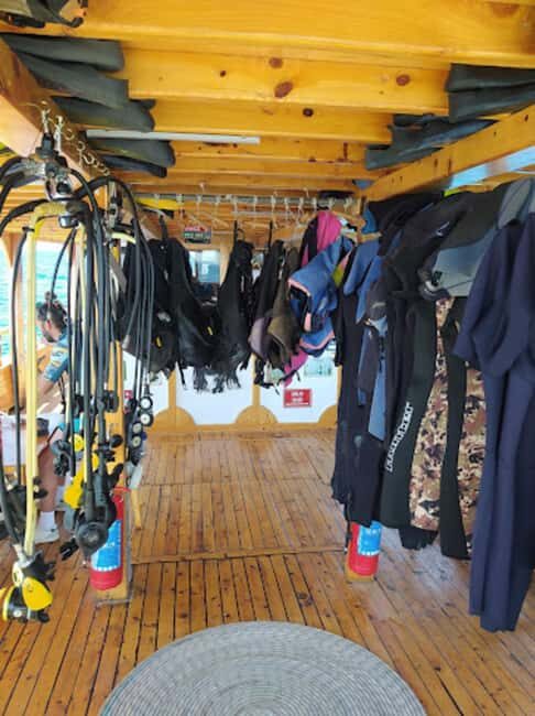 Side: Scuba Diving with Expert Diving Option - Practical Details and Tips