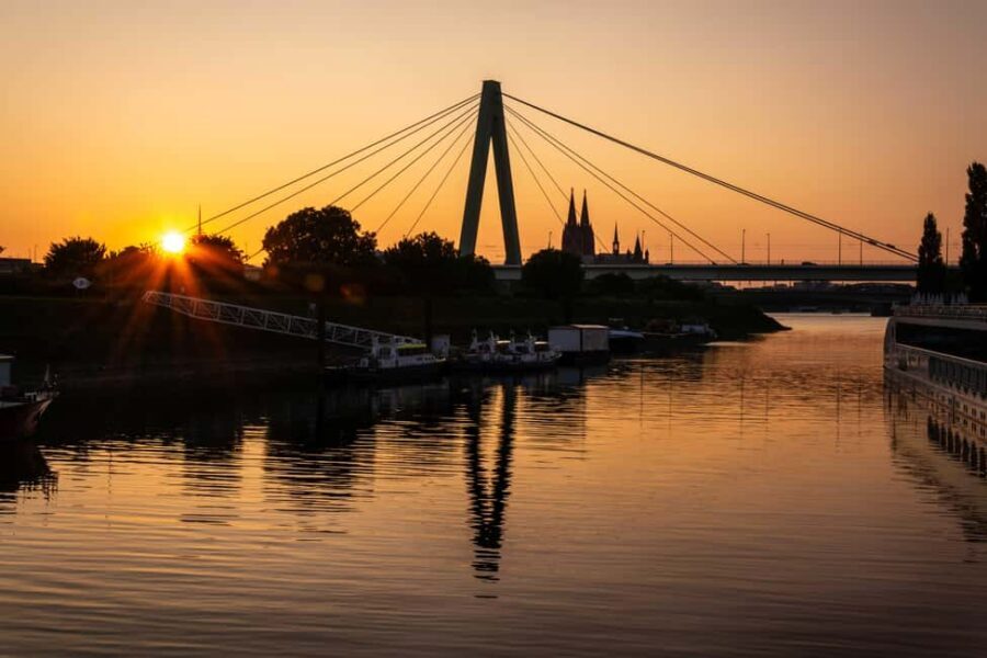 Sunset & Blue Hour Photography  Photo walk through Cologne