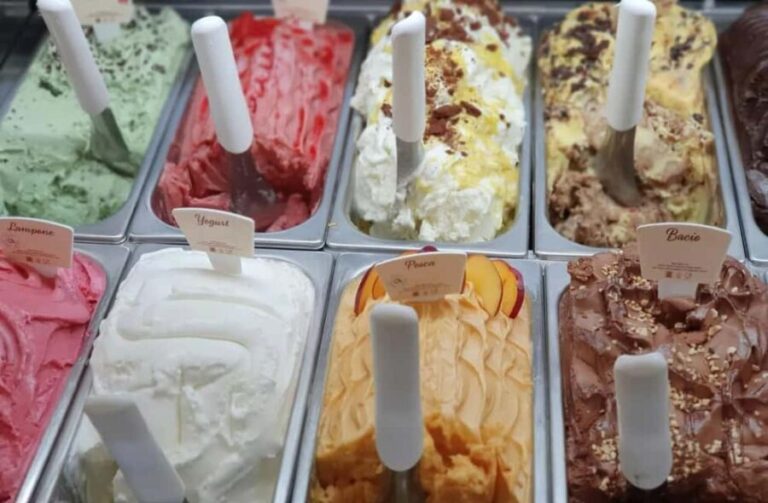 Sweet Stories of Sevilla Walking Tour with Ice Cream Tasting - Detailed Breakdown of the Experience