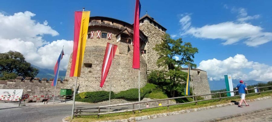 Vaduz on foot: guided visit of the alpine capital of Liechtenstein