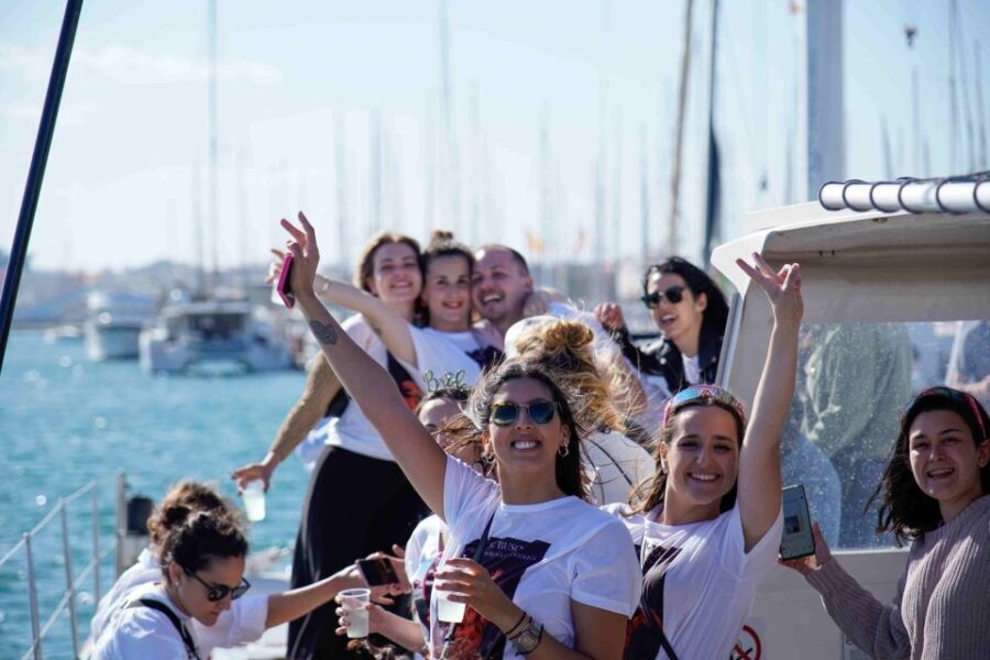Valencia: Catamaran Party Boat with Lunch