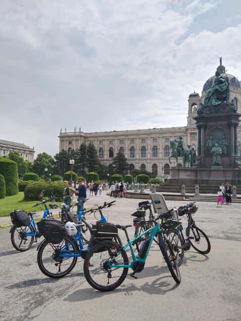 Vienna: City Highlights E-Bike Tour