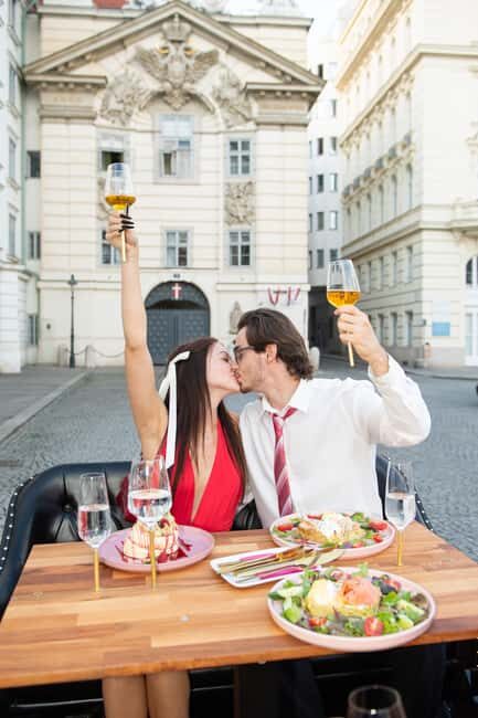 Vienna City Tour and Gourmet Lunch in a Classic Oldtimer