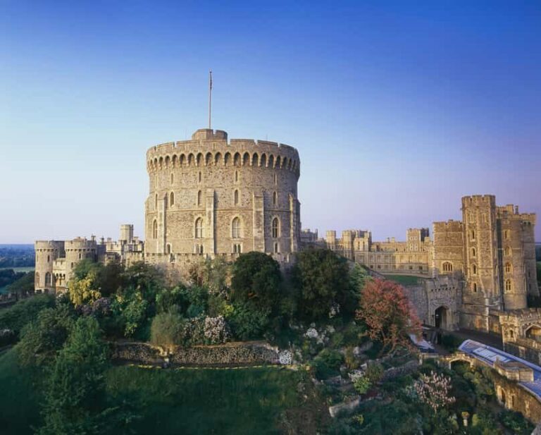 Windsor Castle with Pub Lunch and Private Transfer - Practical Details and Considerations