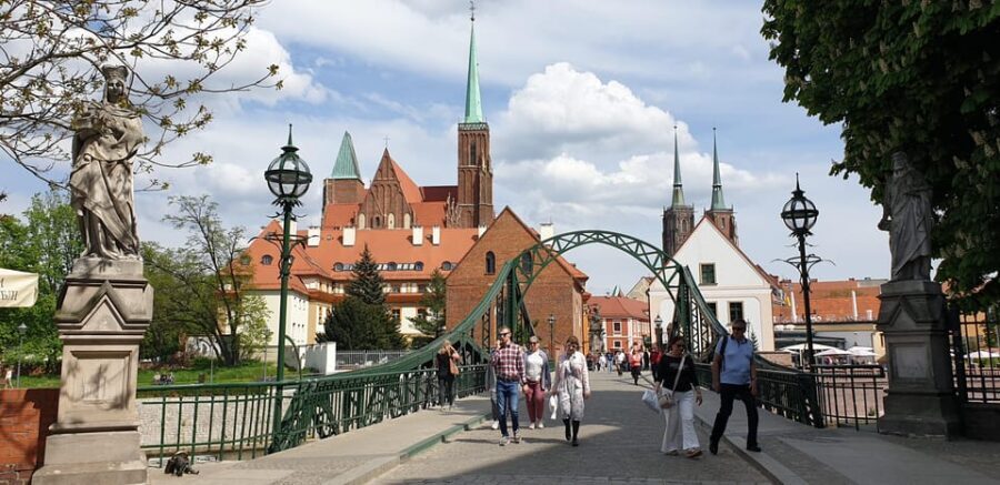 Wrocaw: 2-hour e-bus tour with driver-guide up to 16 people