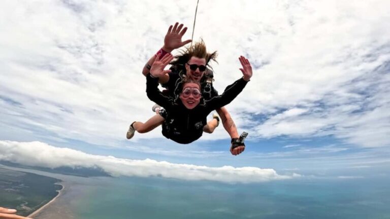 Airlie Beach: Tandem Skydiving Experience with Beach Landing - What Travelers Are Saying