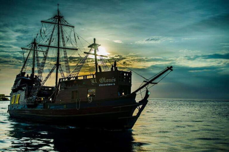 Cozumel: Pirate Ship Cruise with Open Bar, Dinner, and Show - Setting Sail in Cozumel: What to Expect