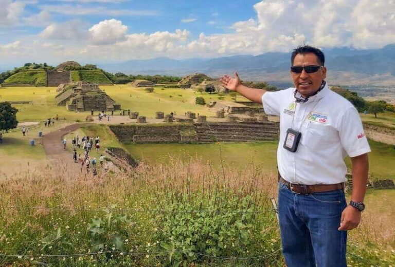 Desde Oaxaca: Monte Albán y el Arte Textil Zapoteca - A Deep Dive into Zapotec Textile Art