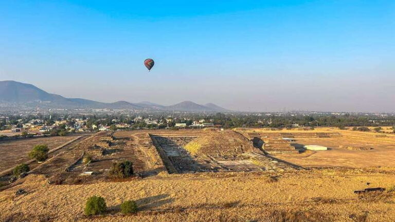 From CDMX: Hot air balloon ride, guided visits to Teotihuacan and Guadalupe - The Hot Air Balloon Experience
