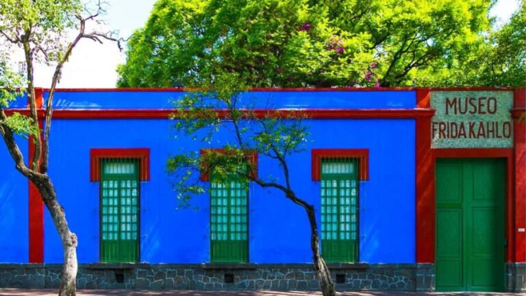 Mexico City: La Casa Azul The Frida Kahlo Museum - Key Points