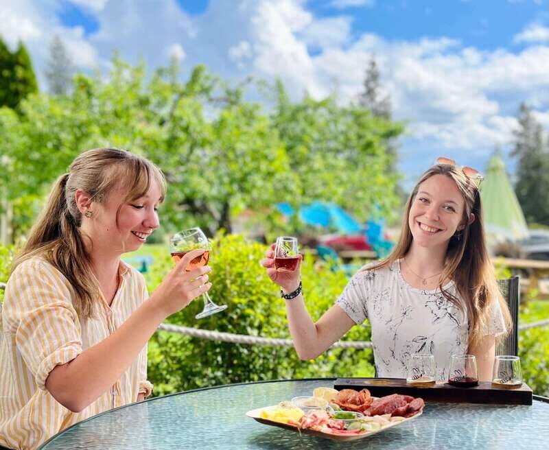 Okanagan Bee Tour, Wine Tasting and Lunch at Kelowna Winery - What Is the Okanagan Bee Tour?