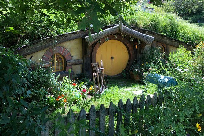 One day Hobbiton Movie set visit from Auckland - Stop 1: Hobbiton Movie Set