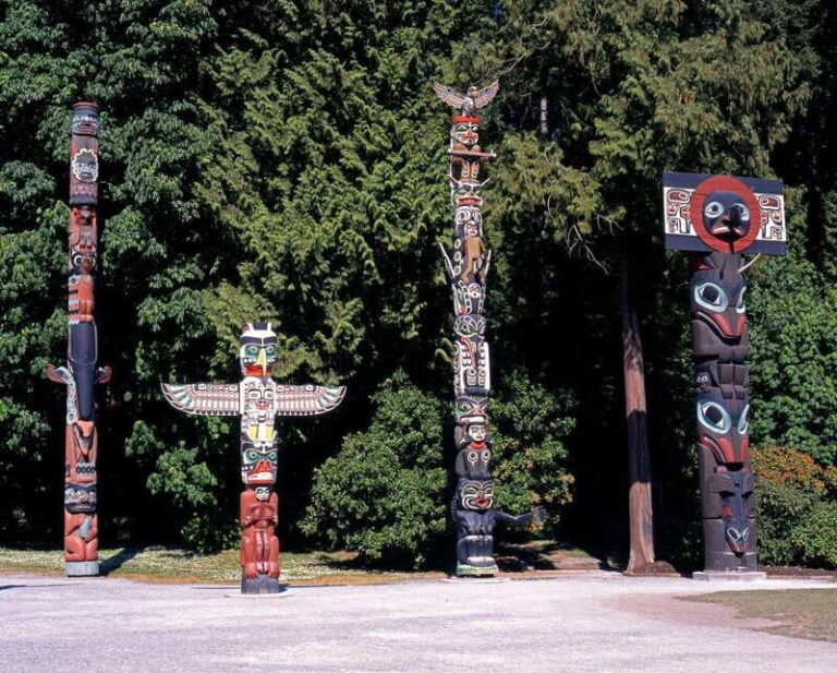 Stanley Park to Totem Poles: Vancouvers Scenic Walk - Is It Worth the Price?