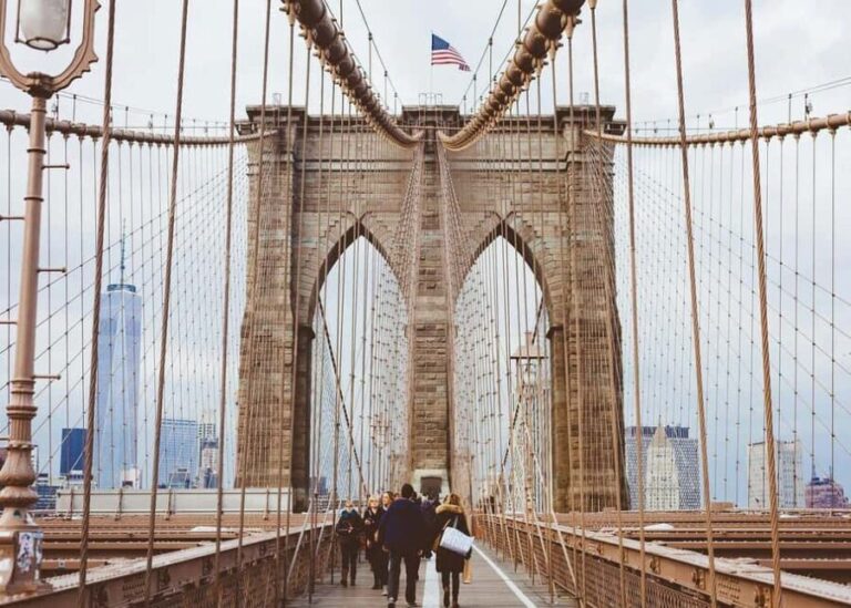 Walking tour of the Brooklyn Bridge and Dumbo - What Sets This Tour Apart